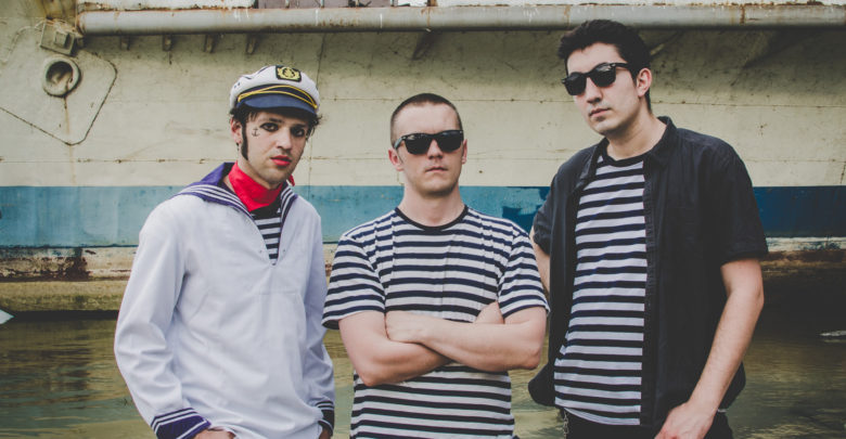 SUS | OUT OF THE DARKNESS